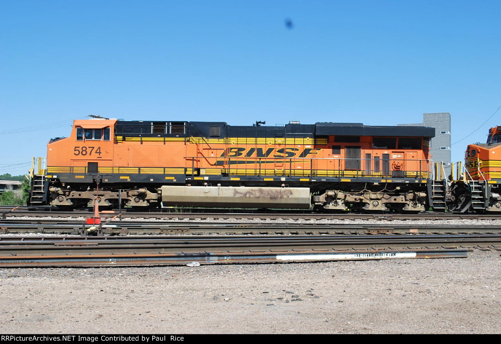 BNSF 5874